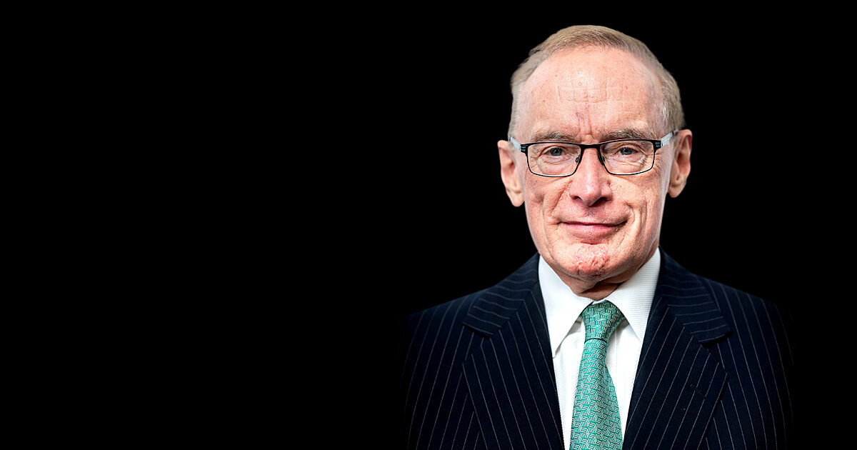 Book Bob Carr for your next event | Saxton Global Speakers Agency